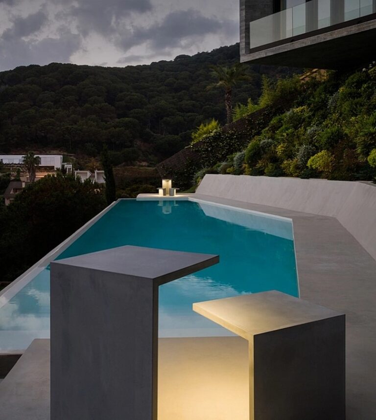 Innovative Illumination: Vibia's Empty Outdoor Lights - Look My Town